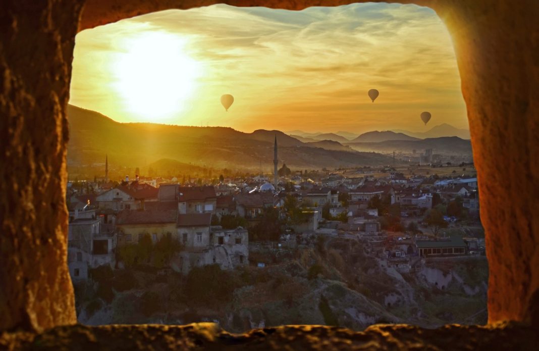 Where to Watch the Best Sunrise and Sunset in Cappadocia (2026 Guide)